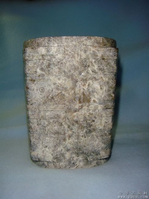 jade cong（A tubular ancient Chinese jade ritual object with a circular ...
