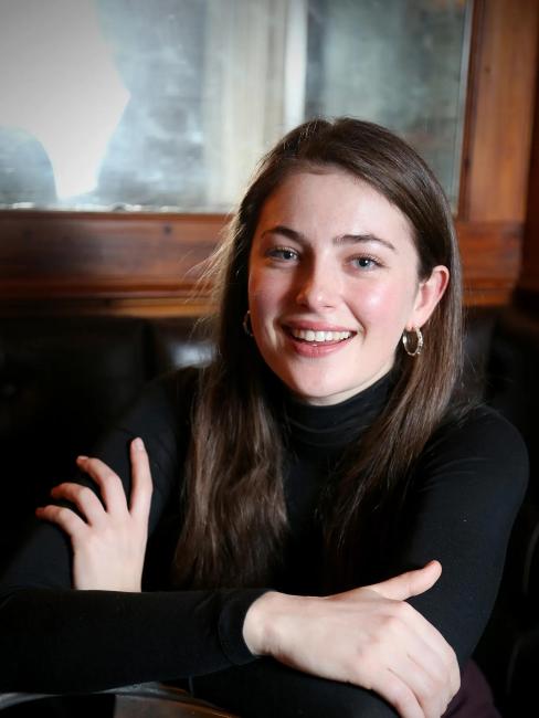 Millie Brady_Baiduwiki