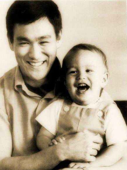 Brandon Lee（Fils de Bruce Lee, star des arts martiaux et acteur ...