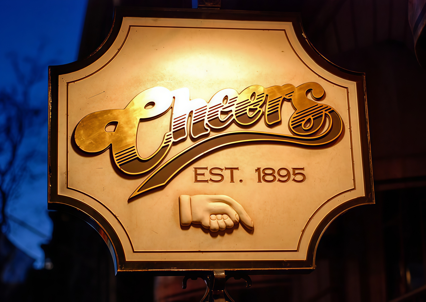 Cheers（An American television series from 1982 starring Ted Danson and ...