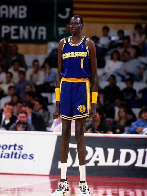 Manute Bol（Jugador de baloncesto profesional sudanés fallecido.）_Baidu ...