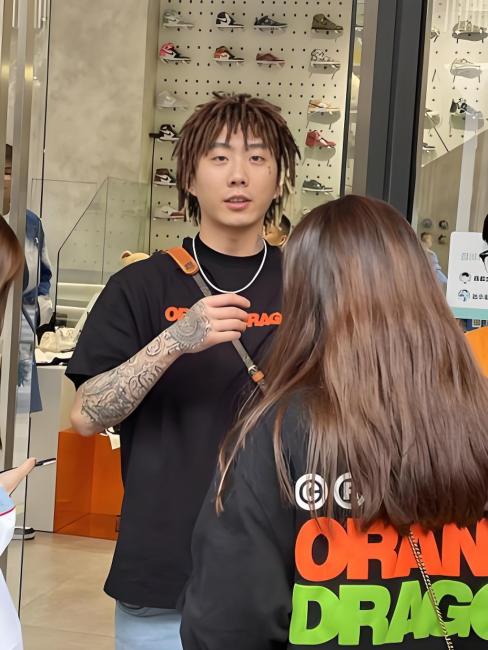 MELO（Chinese mainland male singer and member of the hip-hop group ...