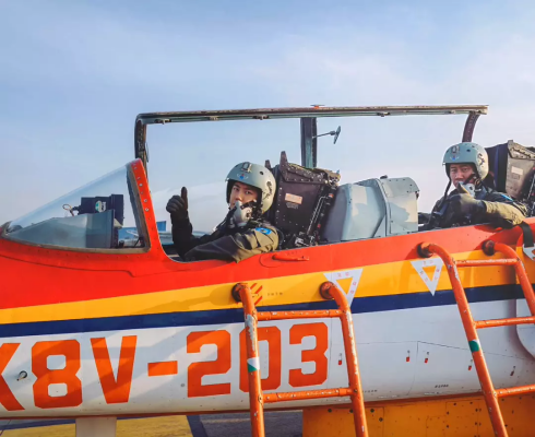 Born to Fly（a 2023 film directed by Liu Xiaoshi）_Baiduwiki