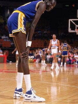 Manute Bol（Jugador de baloncesto profesional sudanés fallecido.）_Baidu ...