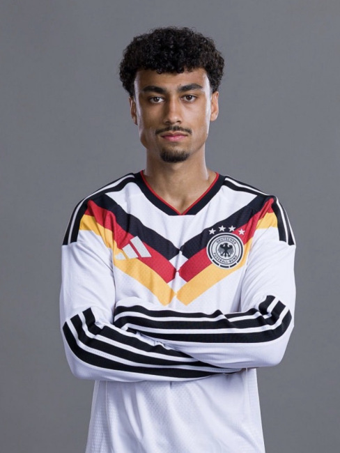 Nathaniel Brown（A German professional male footballer born in June 2003 ...