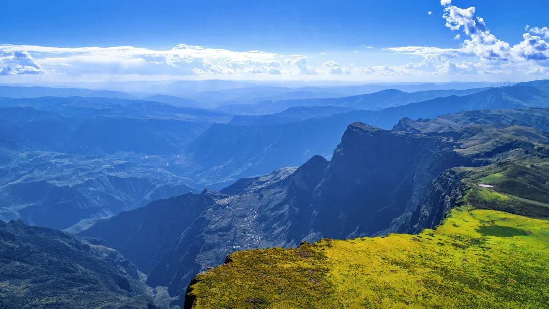 Longtou Mountain（A mountain range located at the border between Meigu ...